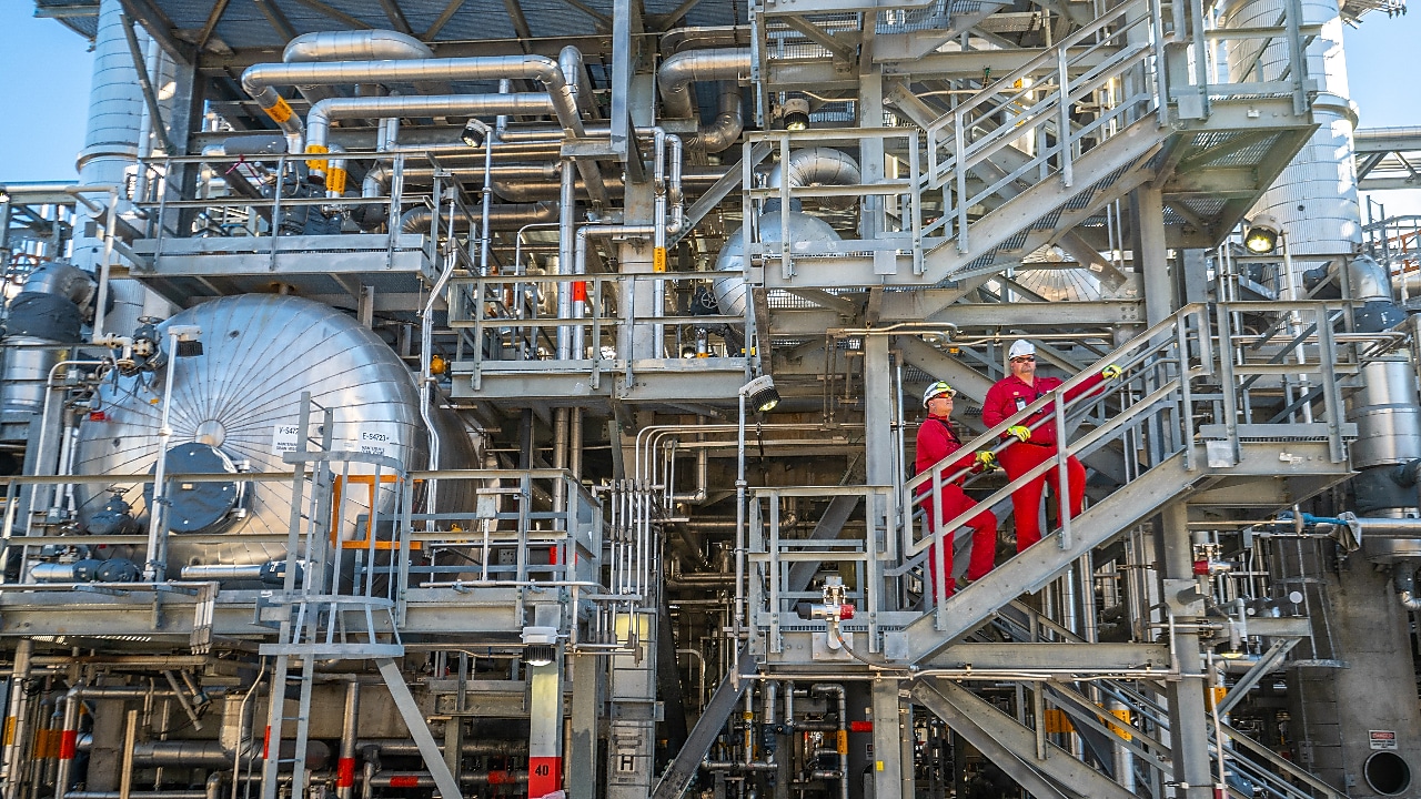 Distillate Hydrotreating Catalysts - Hydrotreating Process | Shell ...