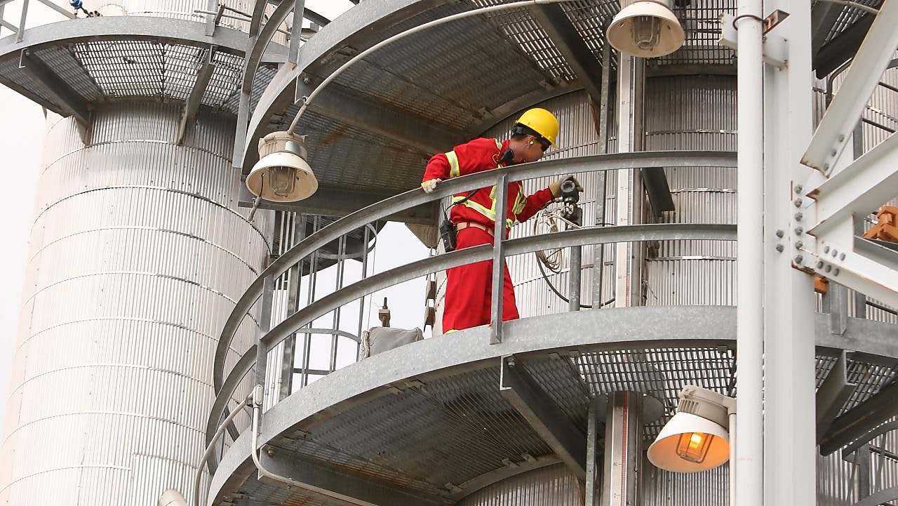 Refinery Equipment & Hardware | Shell Catalysts & Technologies | Shell ...