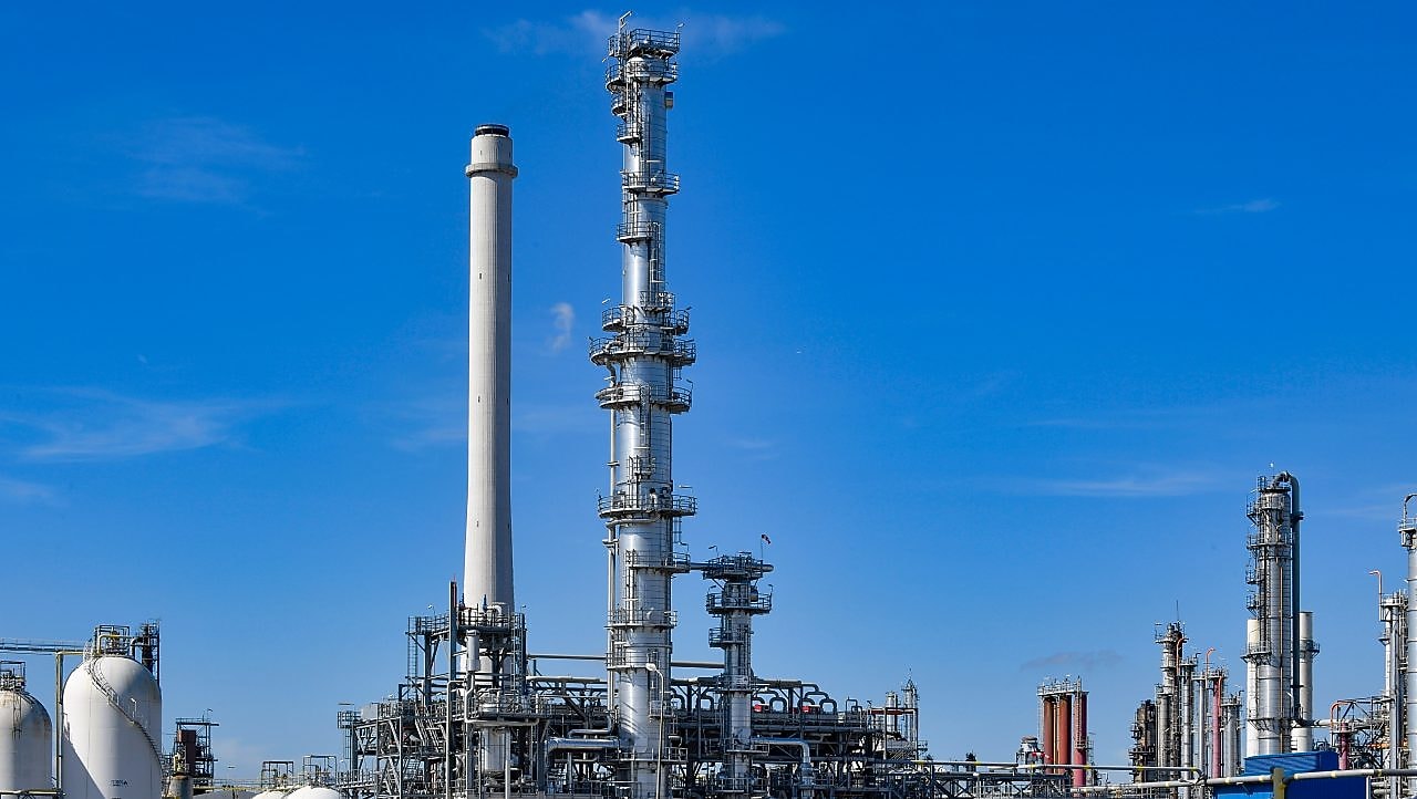 Shell starts new aromatics unit at Pernis refinery in the Netherlands ...