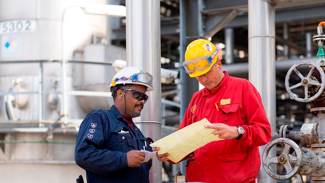 Safe handling and storage | Shell Global