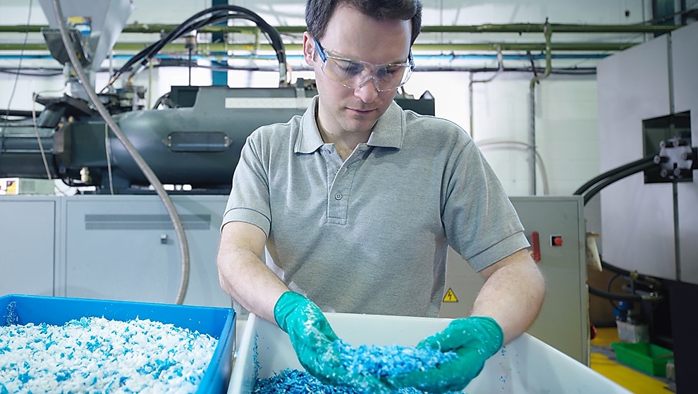 Lubricants for Plastics manufacturing sector | Shell Global