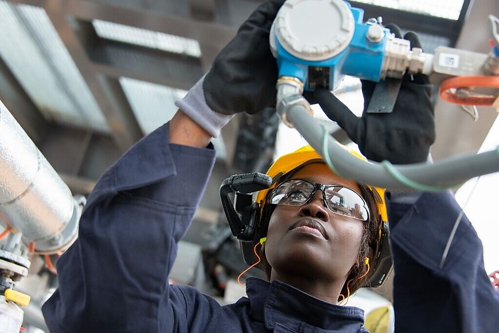 Augmented reality (AR) and virtual reality (VR) | Shell Global